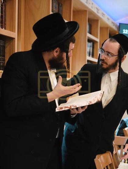 ער זוכט א חידוש! - א בליק לייוו