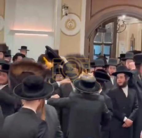 א שפיעל מיט פייער - א בליק לייוו
