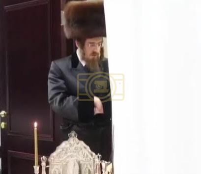 הדלקת נרות זאת חנוכה בחצר הקודש סאדיגורא - א בליק לייוו